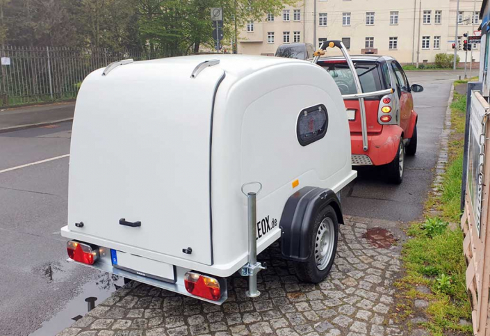 Mini-Campinganhänger mit Transportfunktion. Einer für Alles.